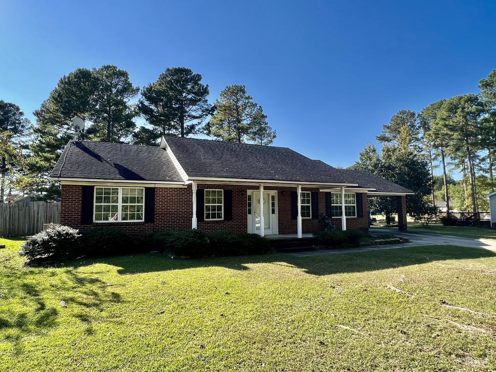 Real Look - 200 W. Tarheel Place, Mount Olive, NC 28365