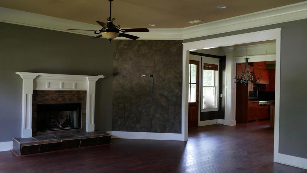 Real Look - 2401 Old Government St, No. 104, Mobile, AL 36606